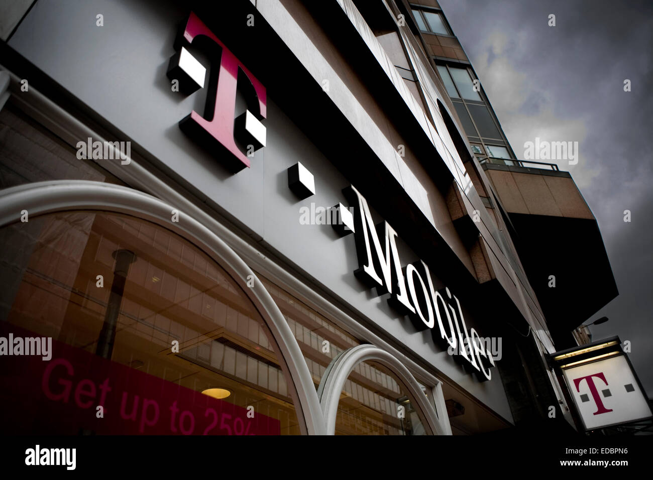 T mobile shop front hi-res stock photography and images - Alamy