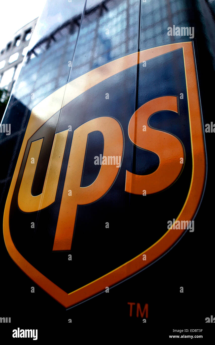 A UPS delivery van Canary Wharf, London Stock Photo - Alamy