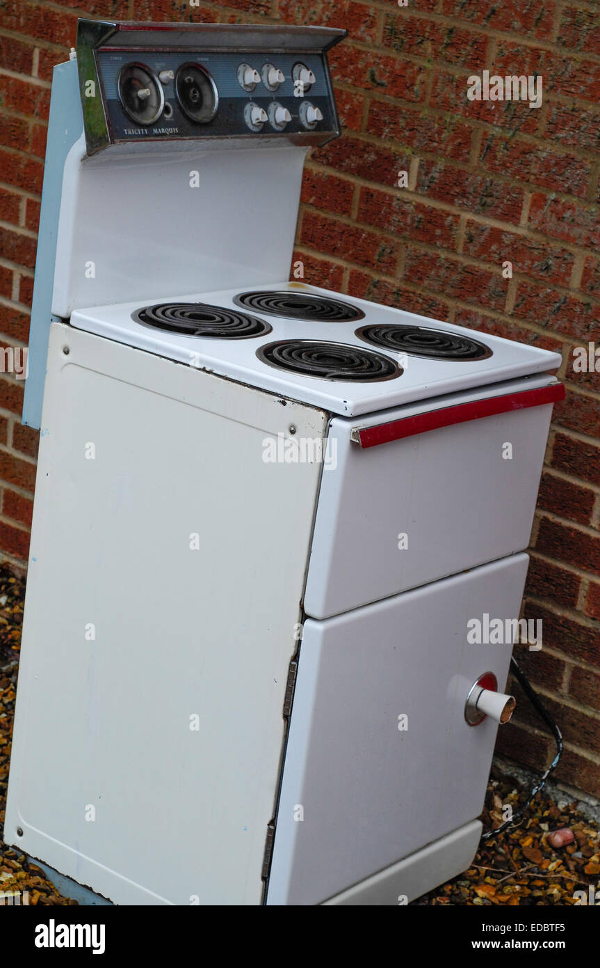 Old electric cooker hi-res stock photography and images - Alamy
