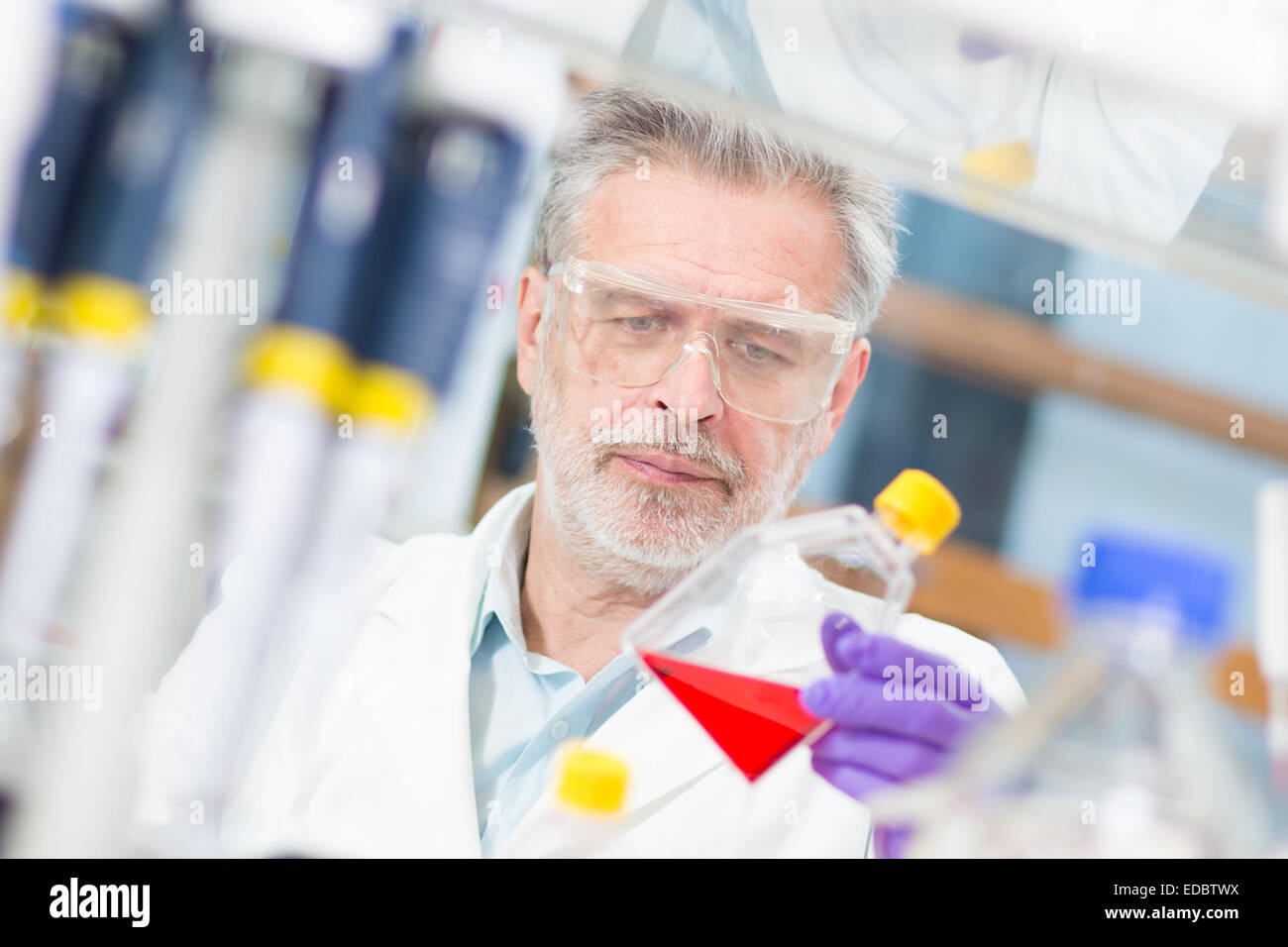 Scientist workspace hi-res stock photography and images - Alamy