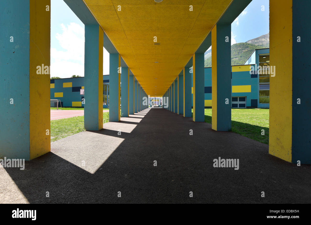 public school, building from the outside Stock Photo - Alamy