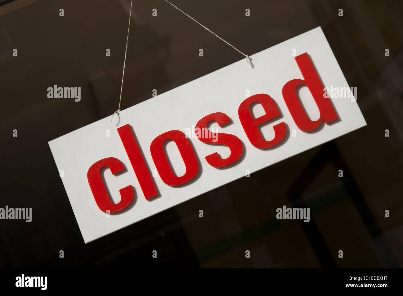 Closed Sign on Shop Window Stock Photo - Alamy