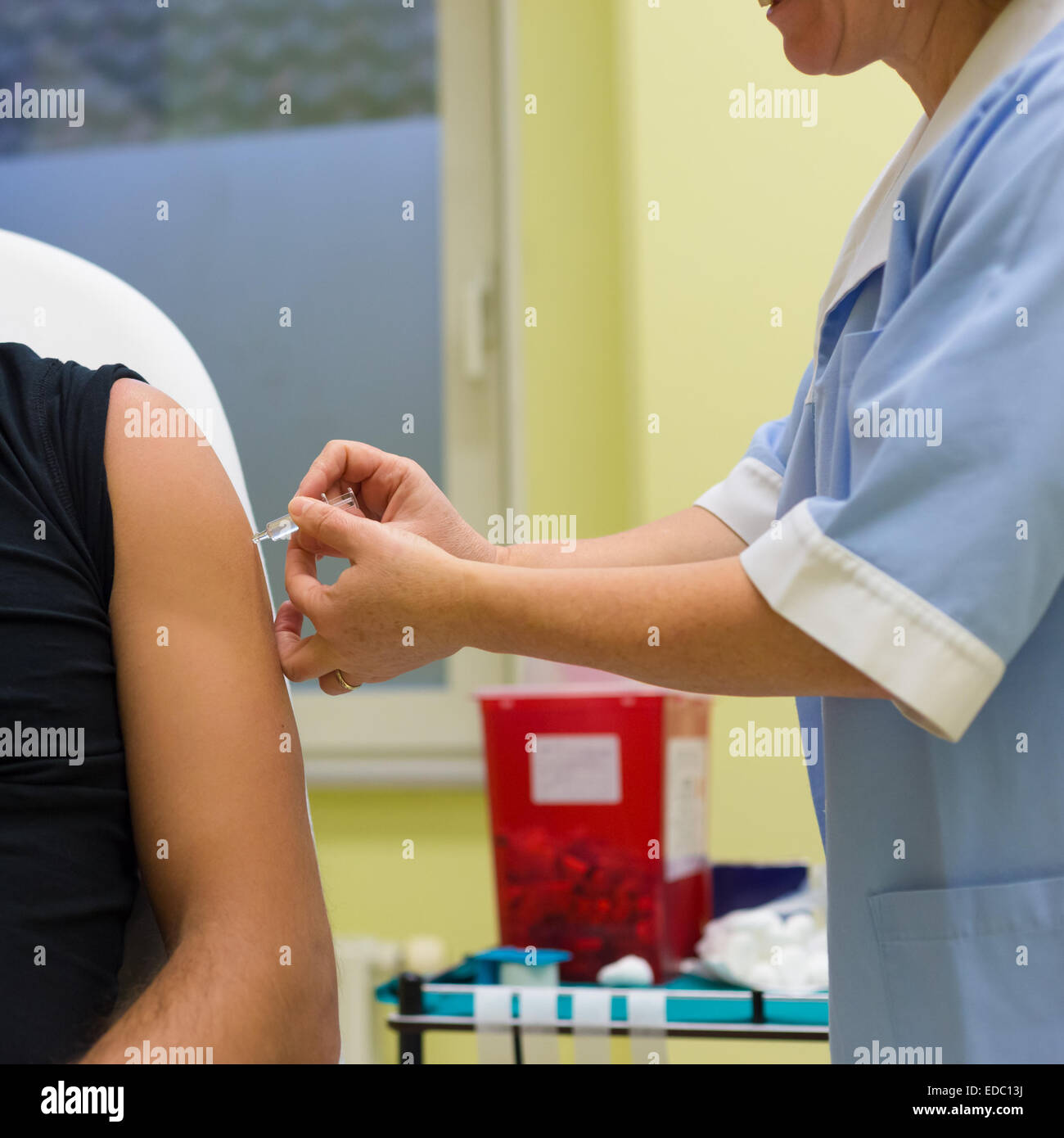 Male injection on arm hi-res stock photography and images - Alamy