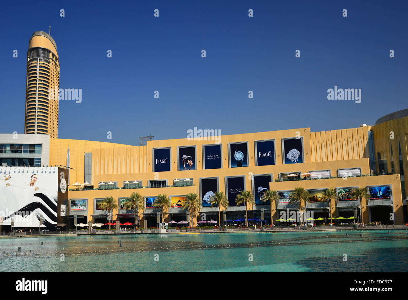 Dubai mall outside hi-res stock photography and images - Alamy