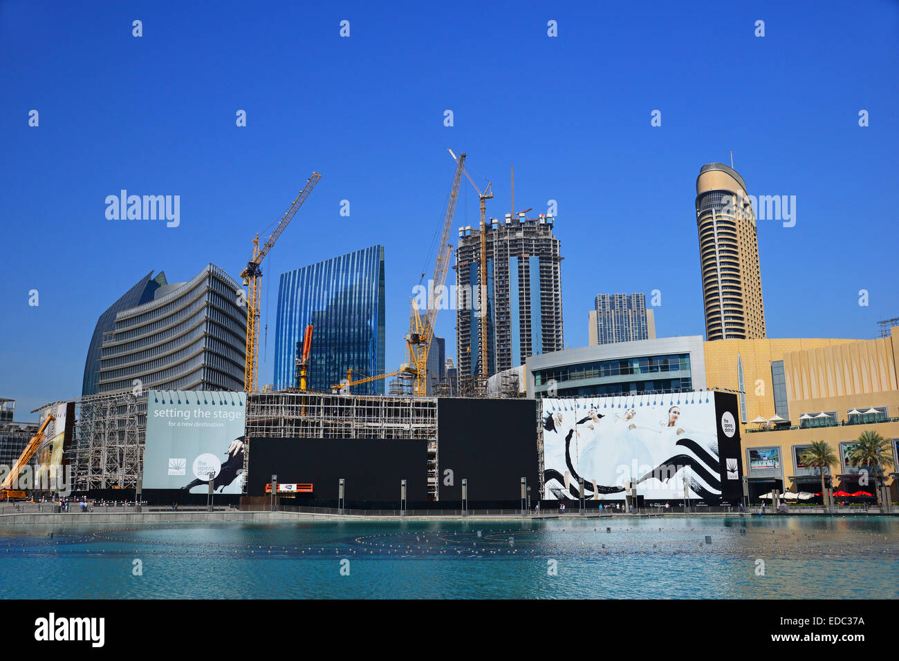 Dubai mall outside hi-res stock photography and images - Alamy
