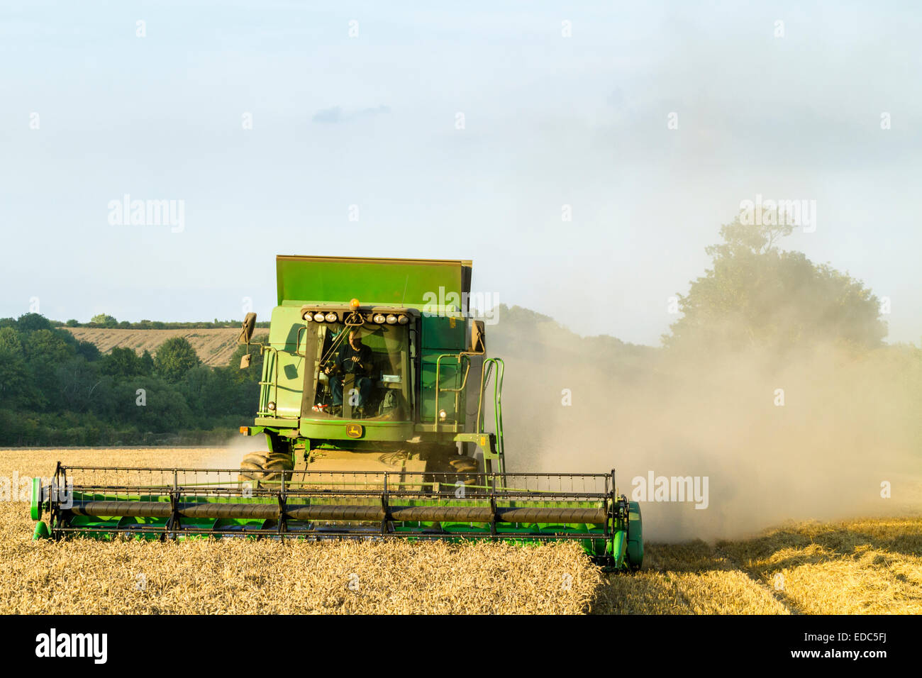 Combine harvester uk hi-res stock photography and images - Alamy