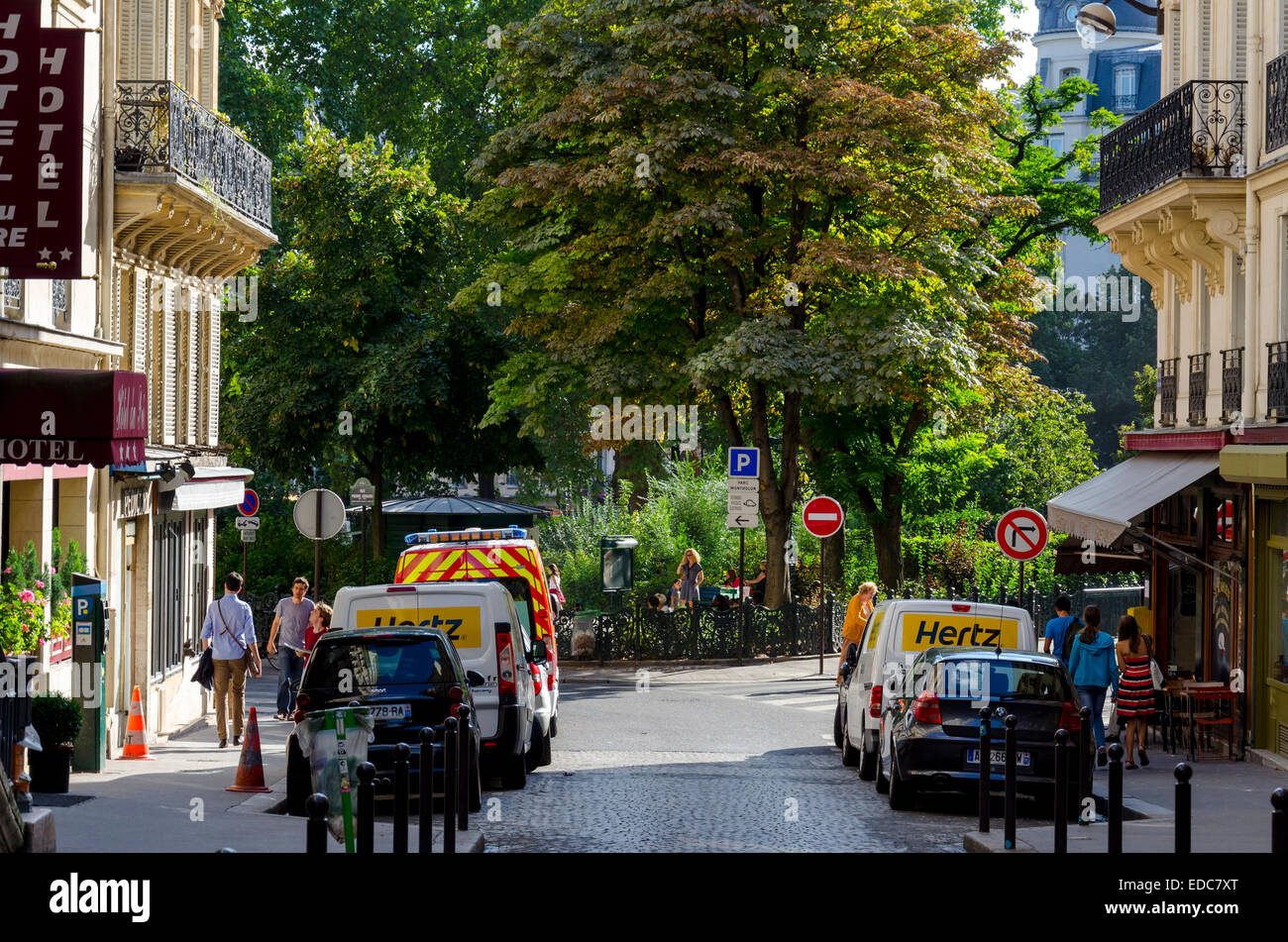 Paris boulevard with trees hi-res stock photography and images - Alamy