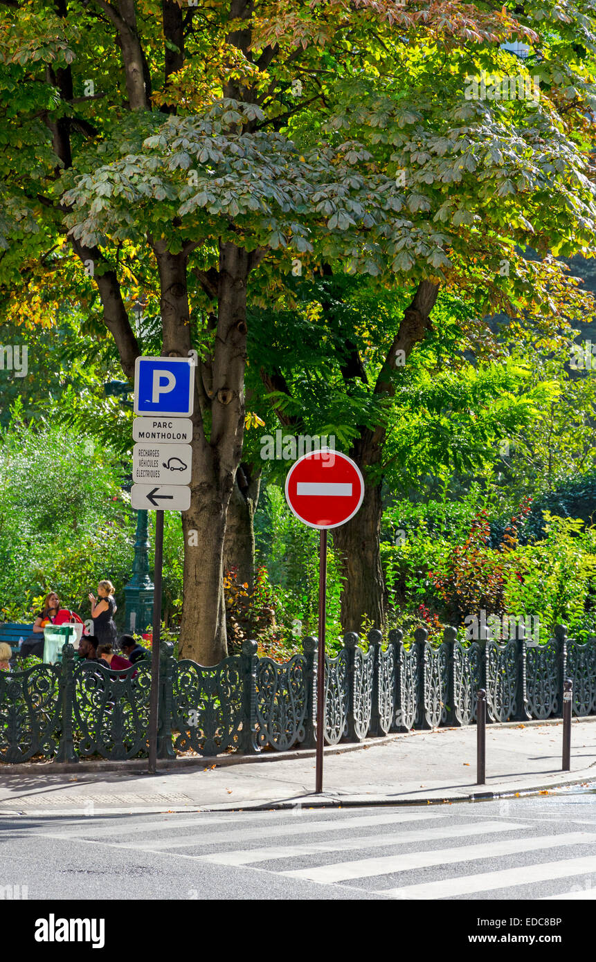 Paris road signs hi-res stock photography and images - Alamy