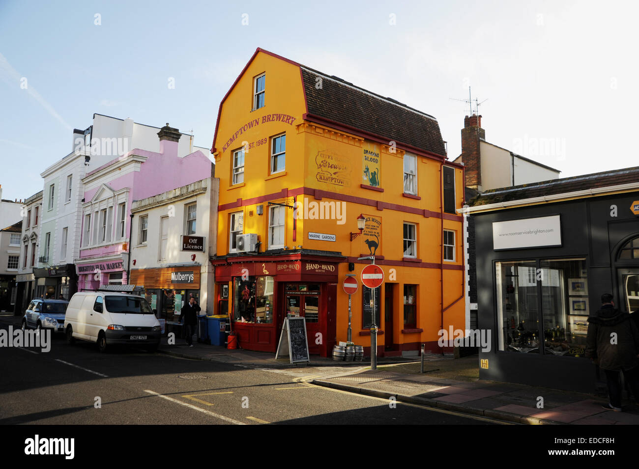 Hand in the hand hi-res stock photography and images - Alamy