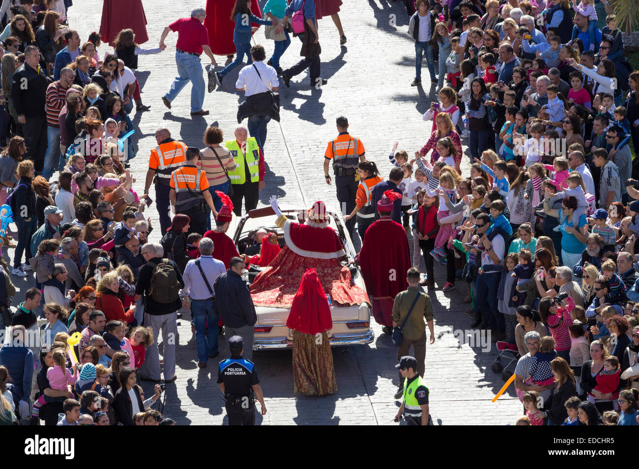 Las Palmas, Canary Islands, Spain. 5th January, 2015. Following the ...