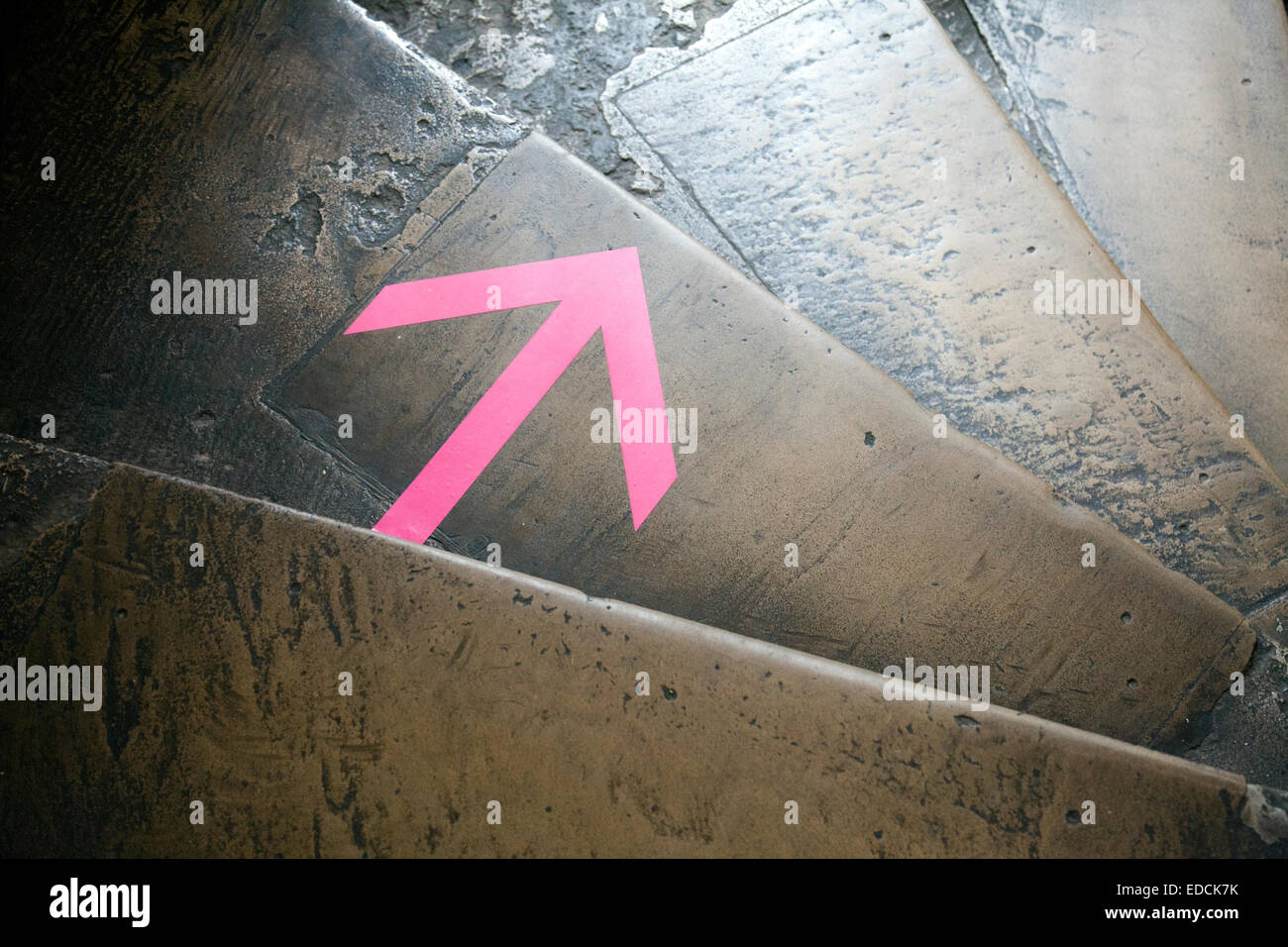 Pink arrow hi-res stock photography and images - Alamy