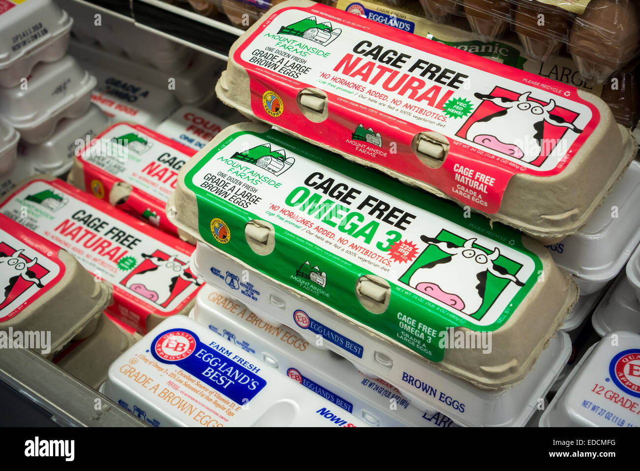 Eggs and dairy supermarket shelf hi-res stock photography and images ...