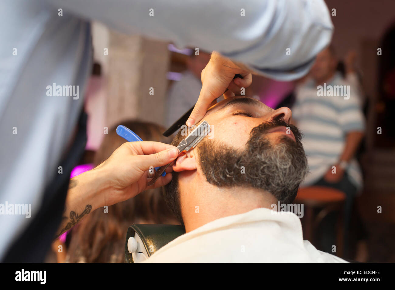 Man getting his beard trimmed with razor Stock Photo - Alamy