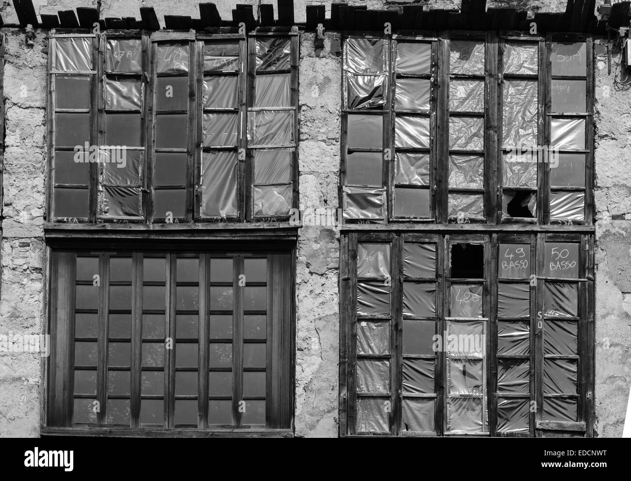 Old house old windows Black and White Stock Photos & Images - Alamy