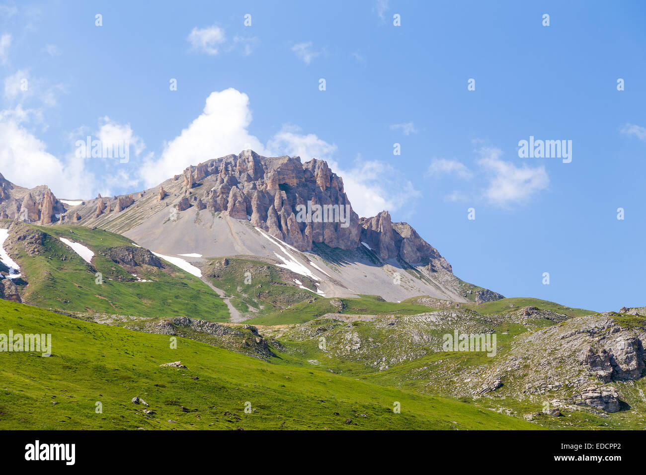 Jagged mountain landscape hi-res stock photography and images - Alamy