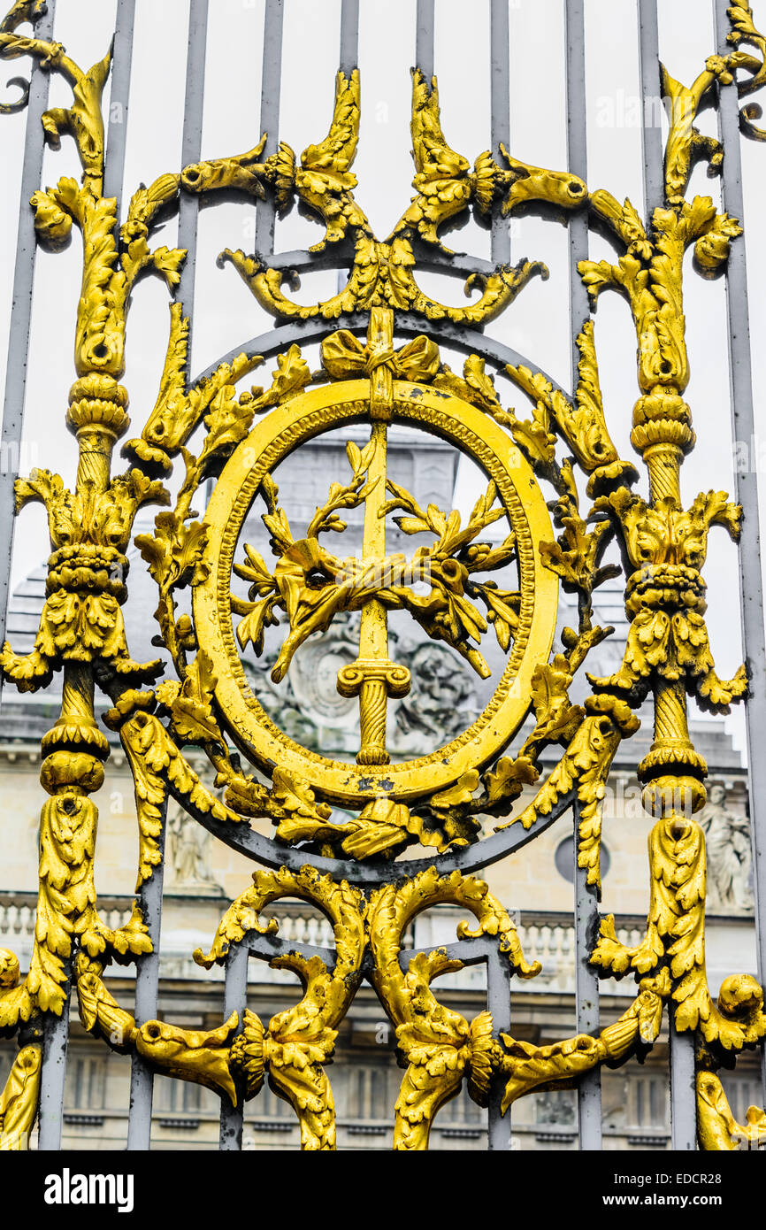 Gold metal gate hi-res stock photography and images - Alamy