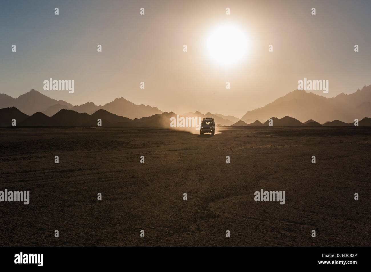 Safari vehicle and sunset hi-res stock photography and images - Alamy