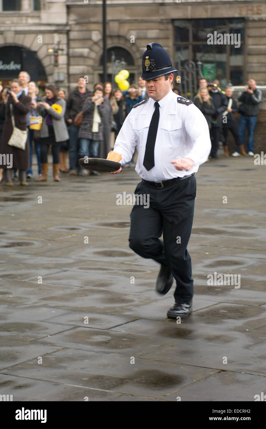Policeman running hi-res stock photography and images - Alamy