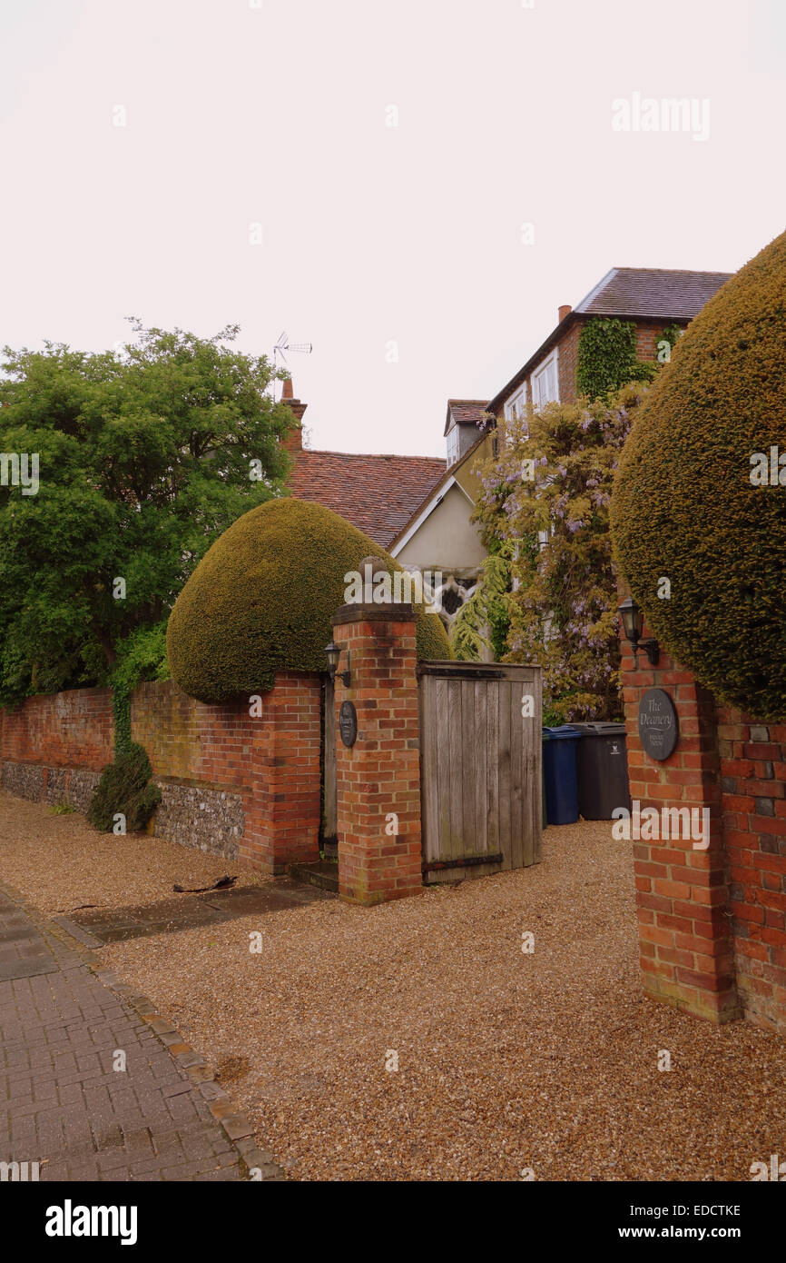 Marlow (historically Great Marlow or Chipping Marlow) is a town ...