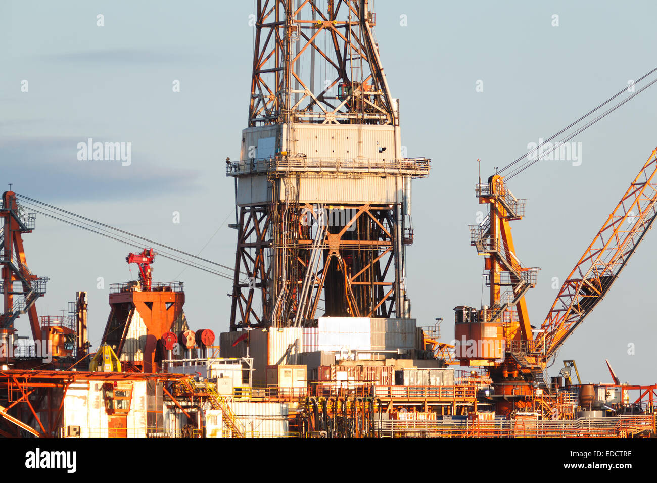 Drilling platform hi-res stock photography and images - Alamy