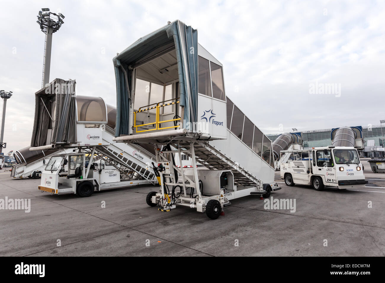 Boarding ramps at the Frankfurt International Airport Stock Photo - Alamy