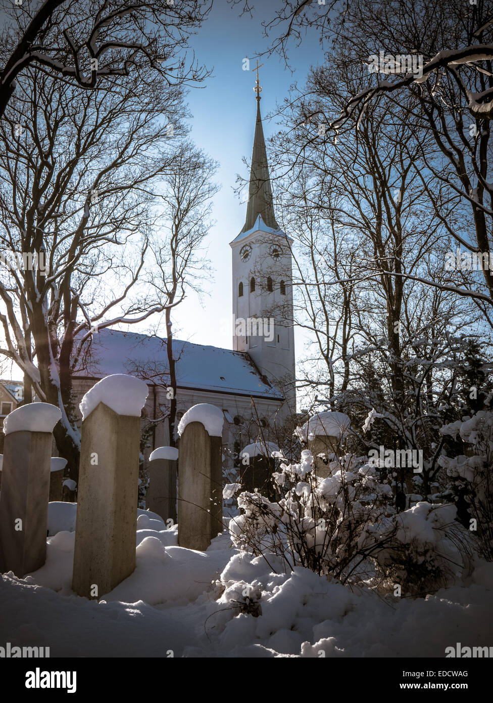 Snowy Church And Graveyard Stock Photo - Alamy