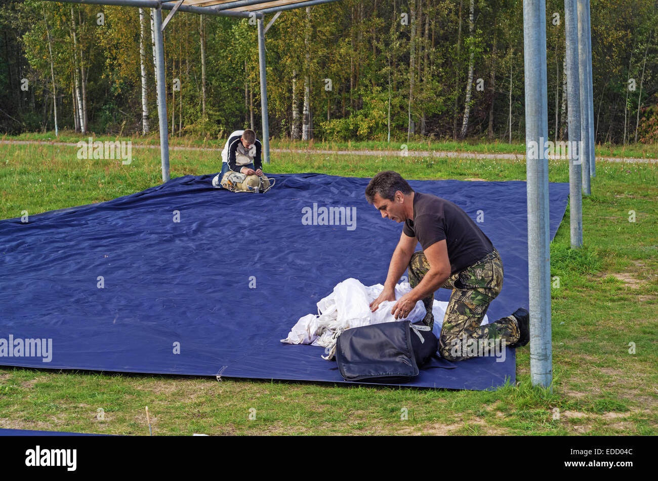 Parachutists - 2014. Packing of parachutes Stock Photo - Alamy