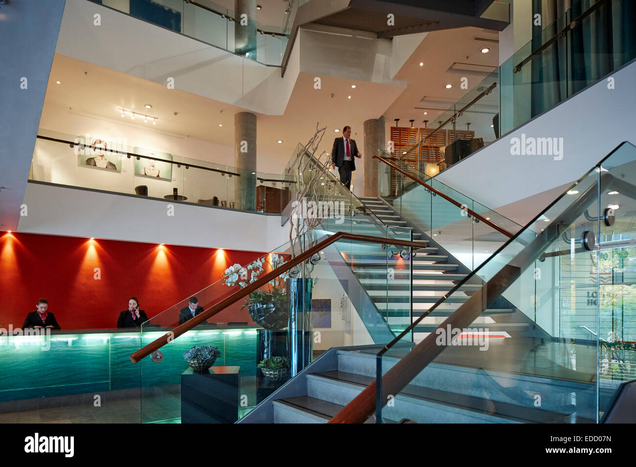 Reception desks hi-res stock photography and images - Alamy