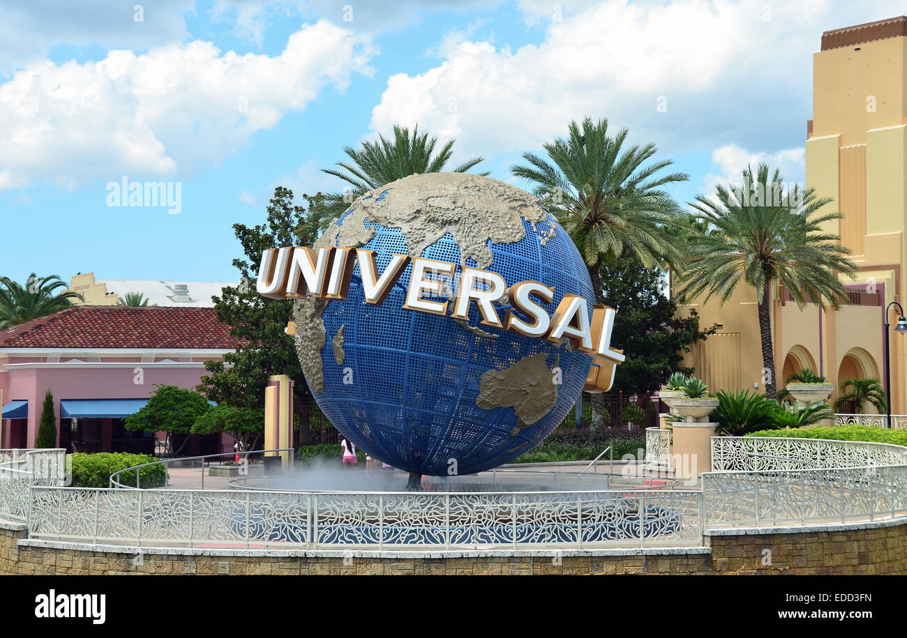 Universal Globe outside the entrance to Universal Studio's Orlando ...
