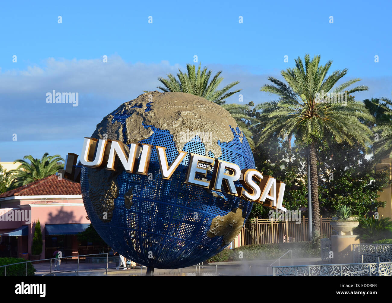Universal Globe outside the entrance to Universal Studio's Orlando ...