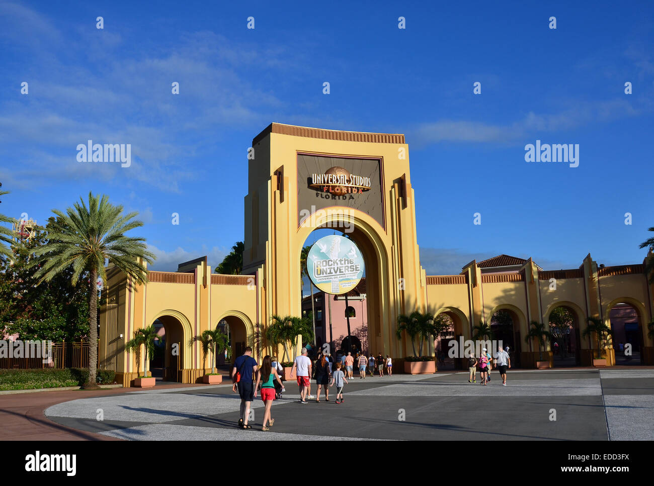 Tourist walk to the Entrance to Universal Studio's at Universal Resort ...