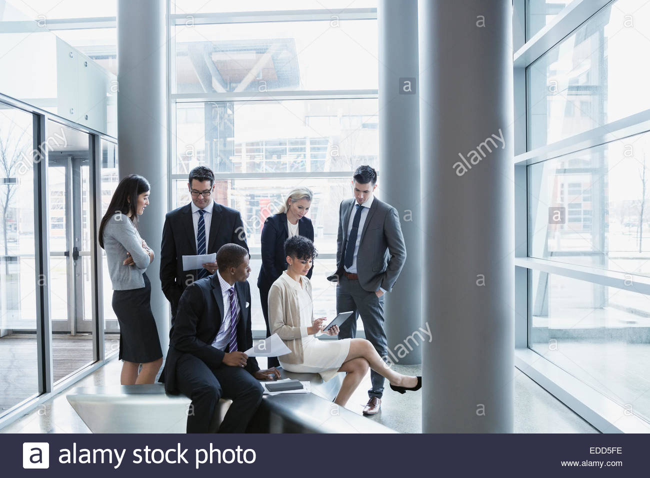 Meeting in lobby hi-res stock photography and images - Alamy