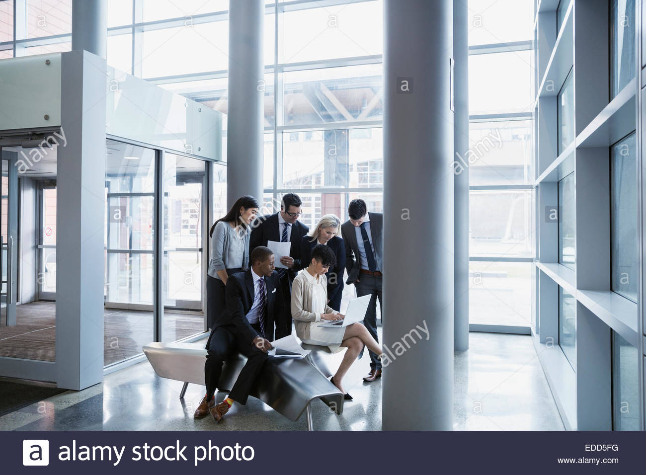Meeting in lobby hi-res stock photography and images - Alamy
