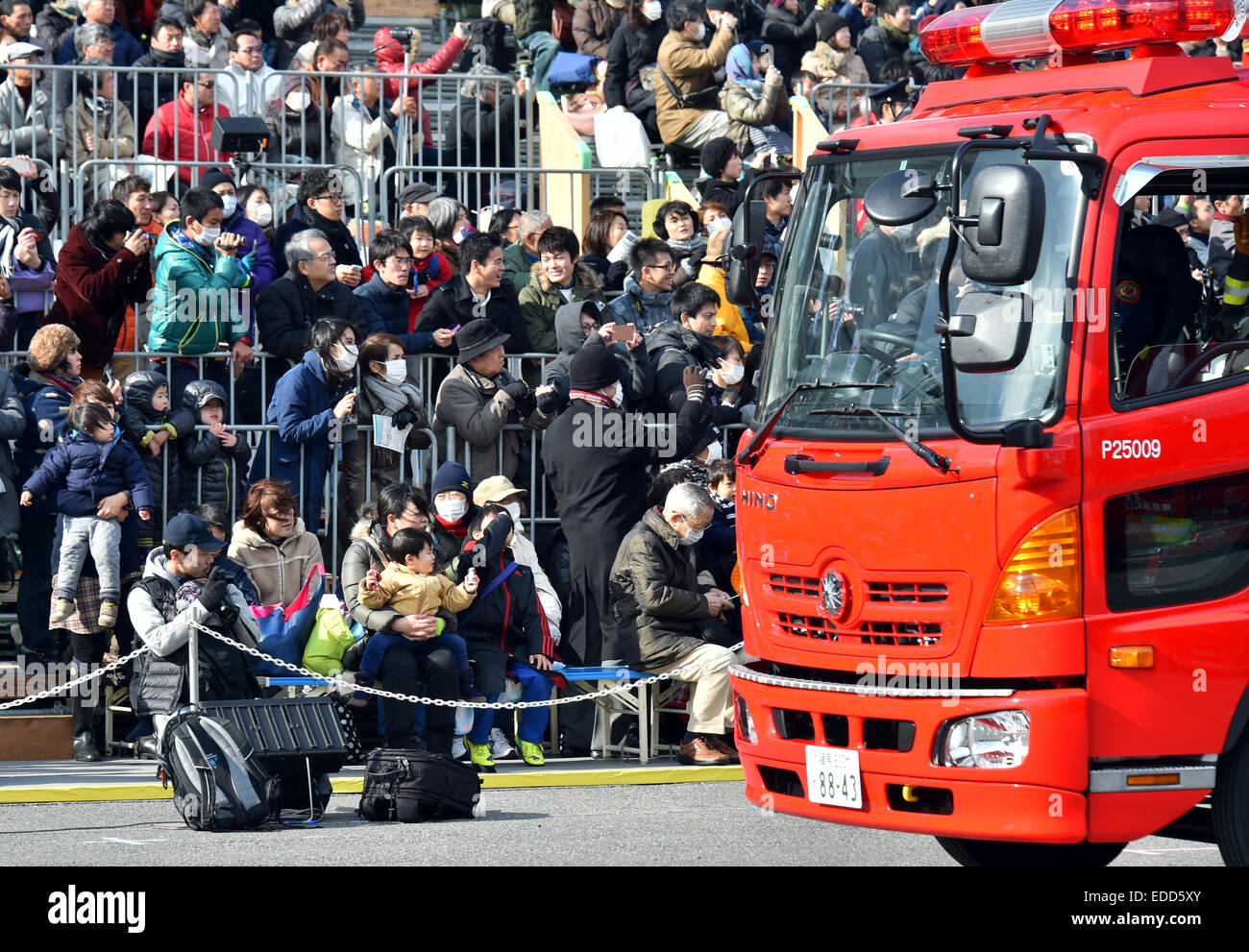 Tokyo, Japan. 6th Jan, 2015. Fire engines of the Tokyo Fire Department ...