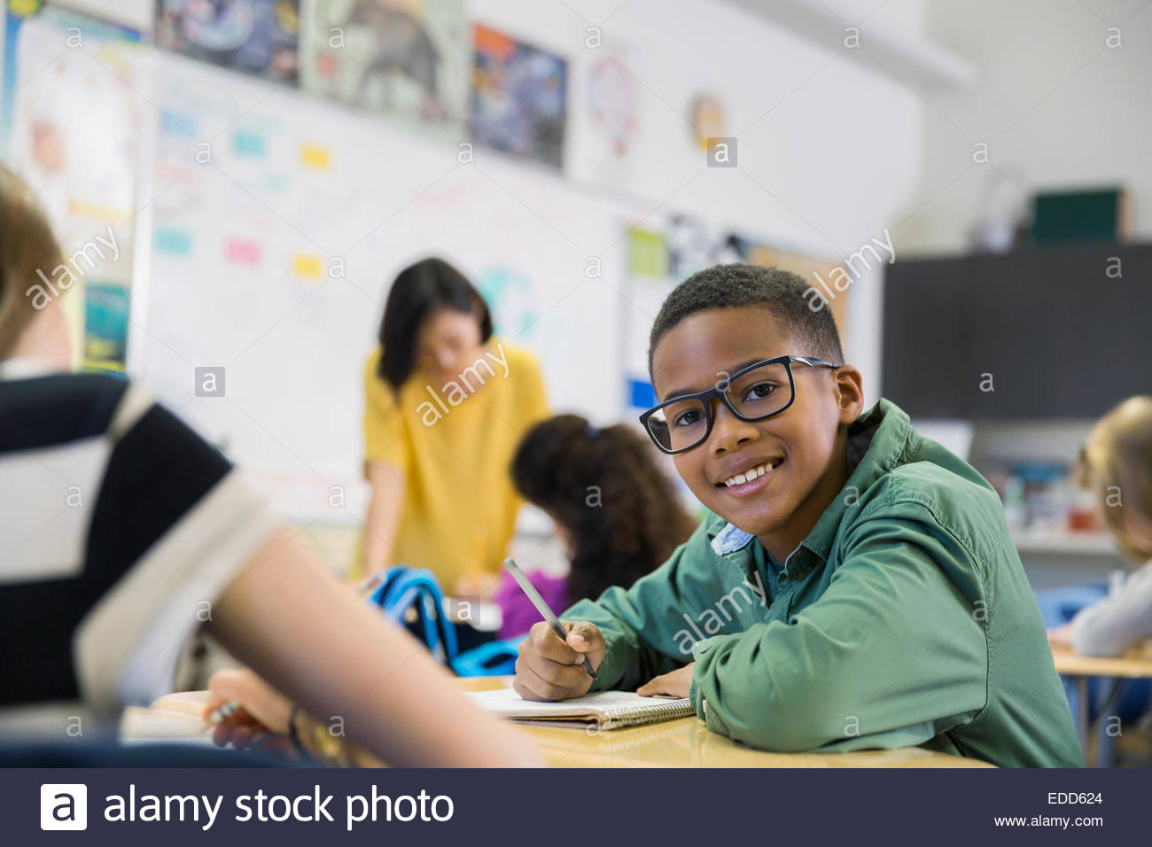 Asian boy smiling and 12 years hi-res stock photography and images - Alamy
