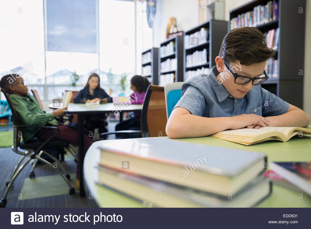 Studying library hi-res stock photography and images - Alamy