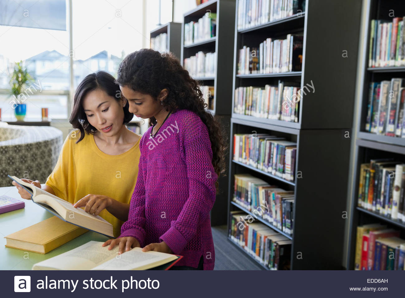 Reading teacher hi-res stock photography and images - Alamy