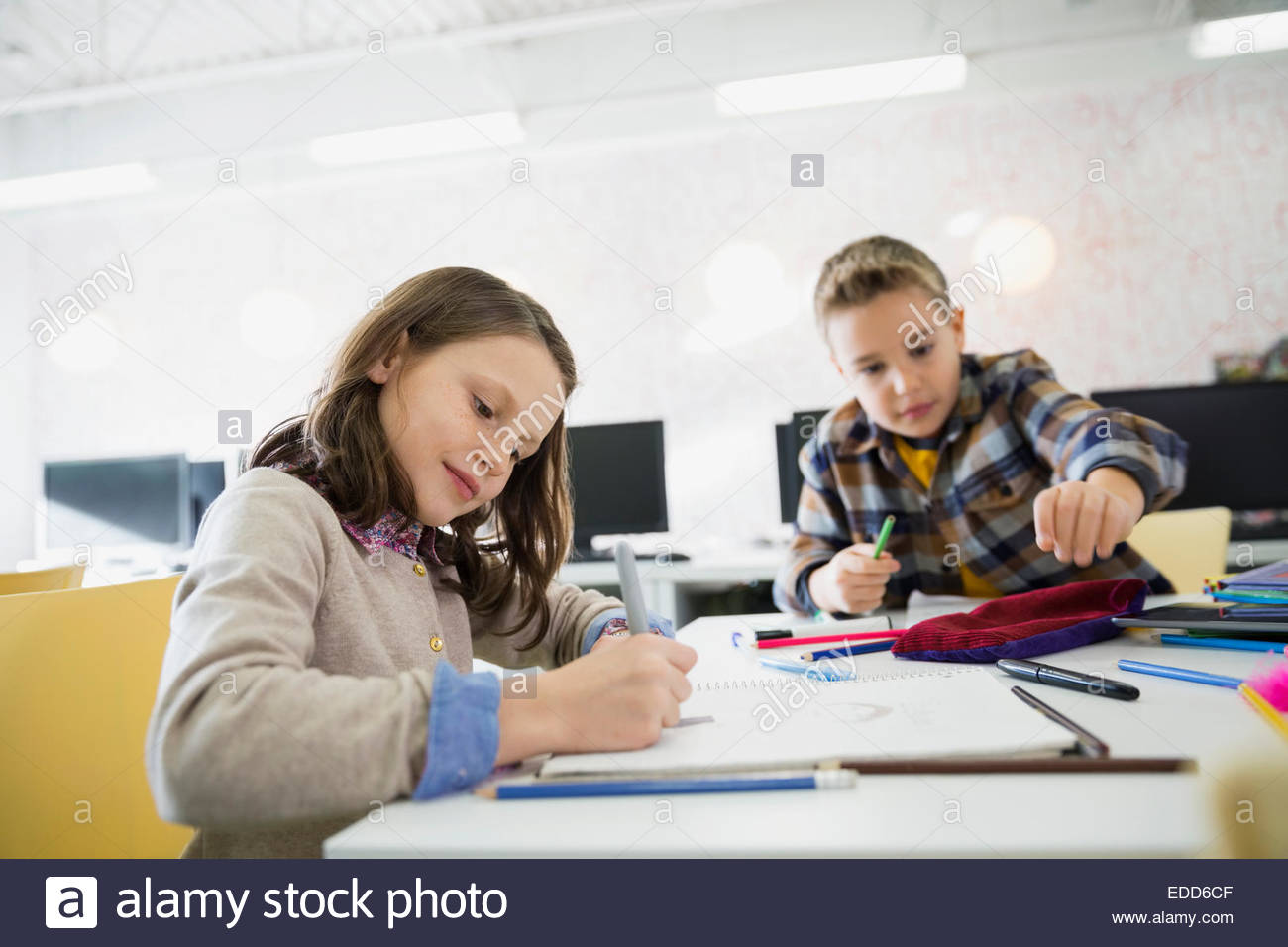 Elementary students in classroom Stock Photo - Alamy