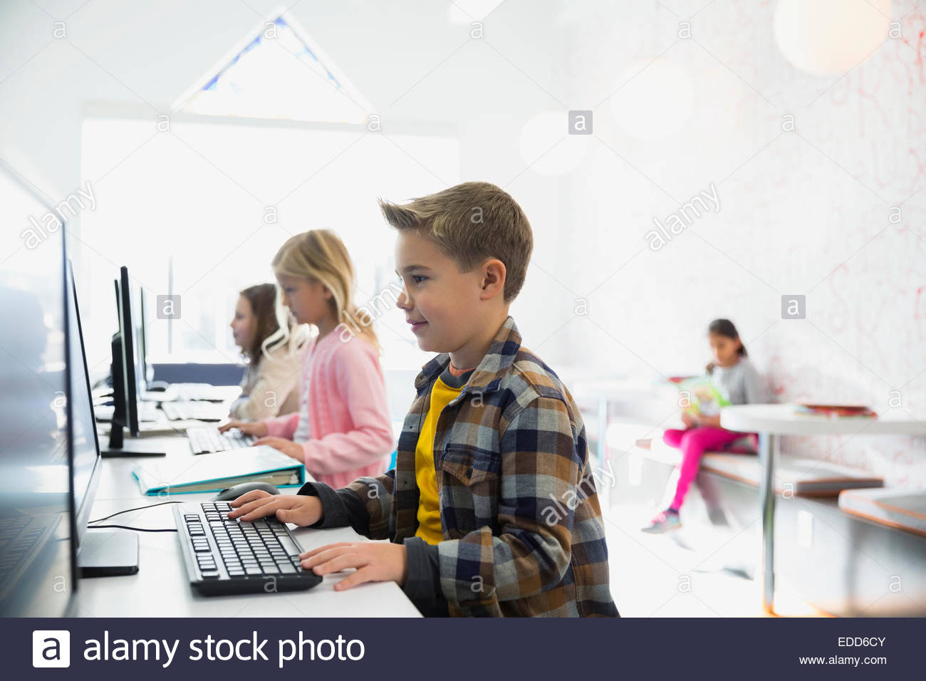Indian classroom computers hi-res stock photography and images - Alamy