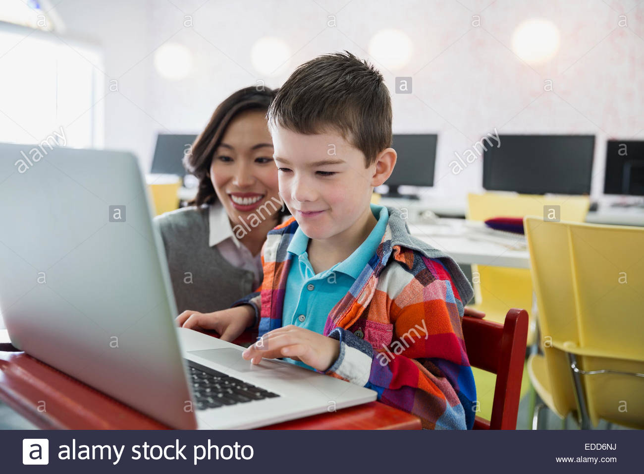 Student classroom laptop elementary hi-res stock photography and images ...