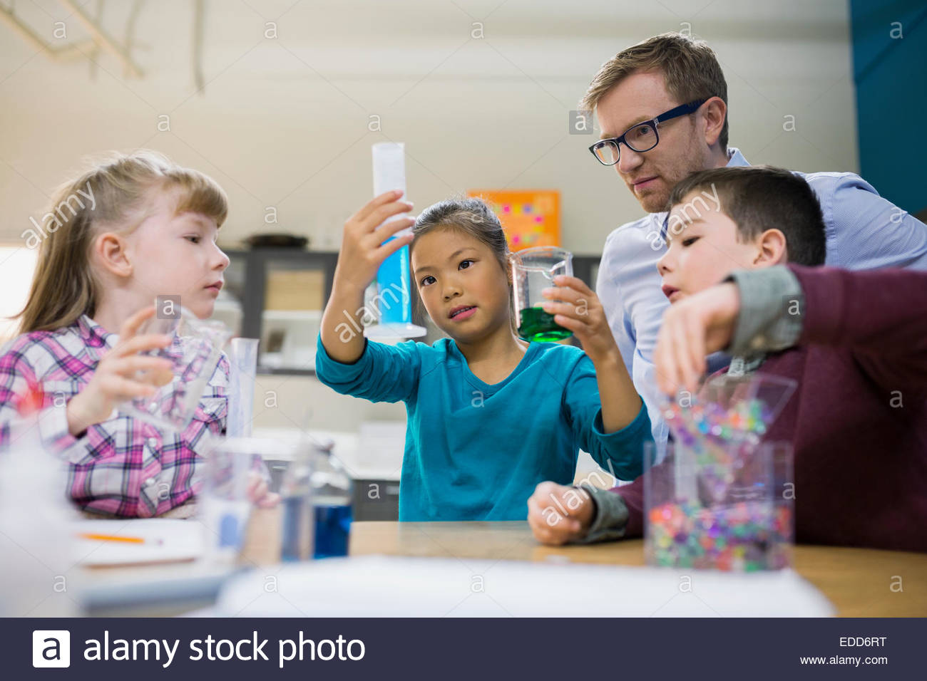 Teacher chemistry experiment hi-res stock photography and images - Alamy
