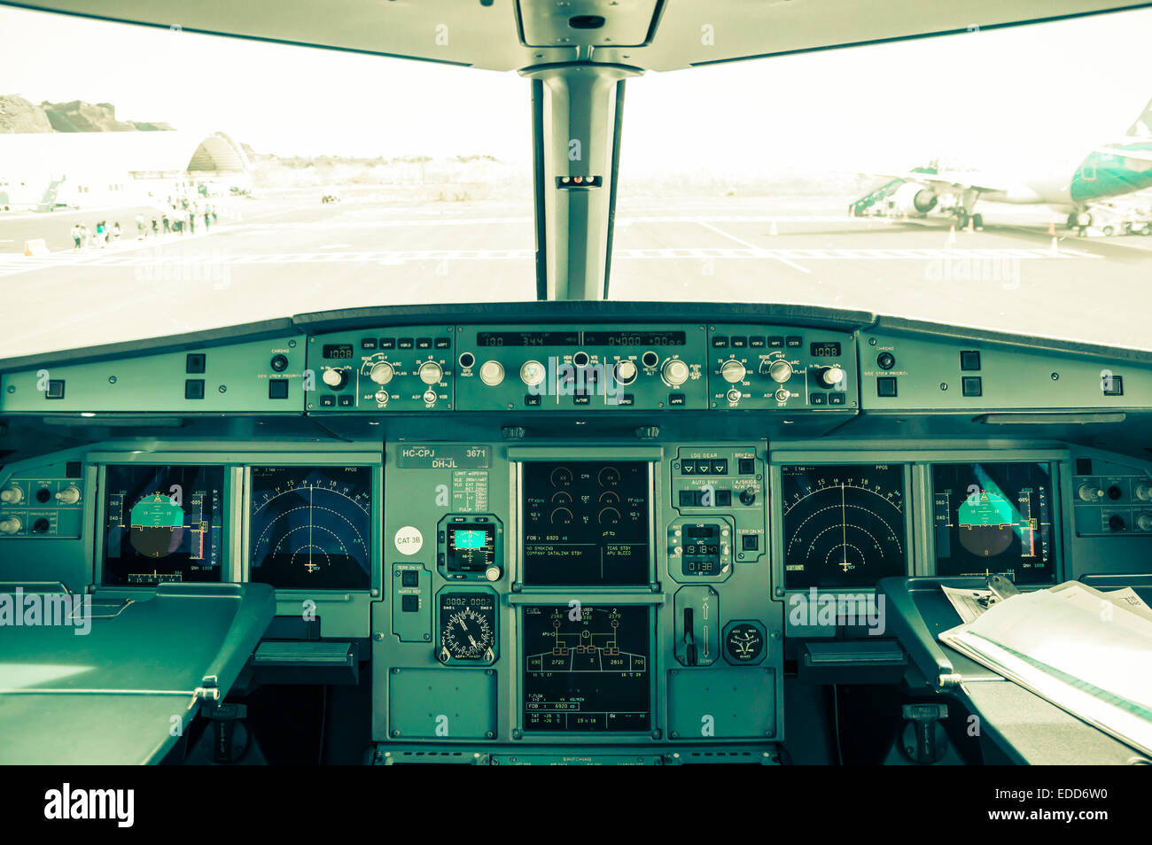 Takeoff cockpit view hi-res stock photography and images - Alamy