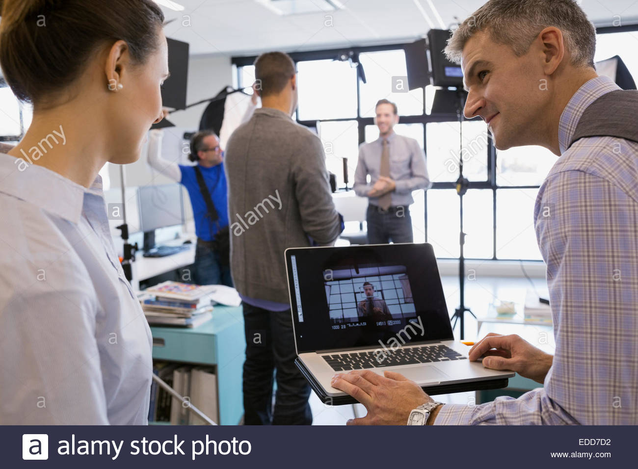Film camera crew house hi-res stock photography and images - Alamy