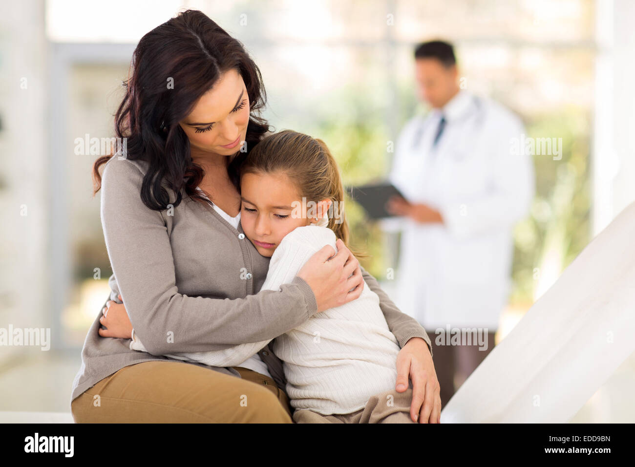 Mother hugging daughter crying hi-res stock photography and images - Alamy