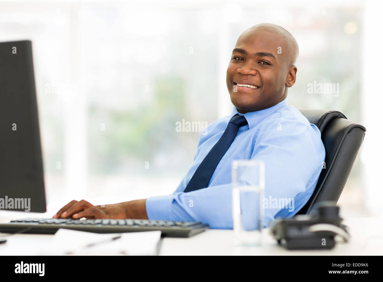 African american businessman smiling office hi-res stock photography and images - Alamy