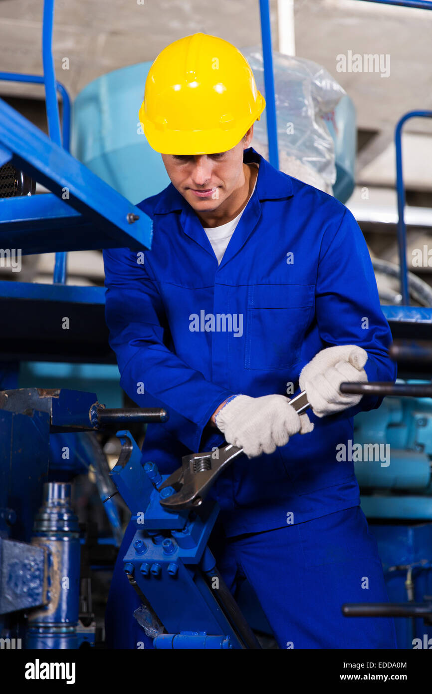 Young mechanic hi-res stock photography and images - Alamy
