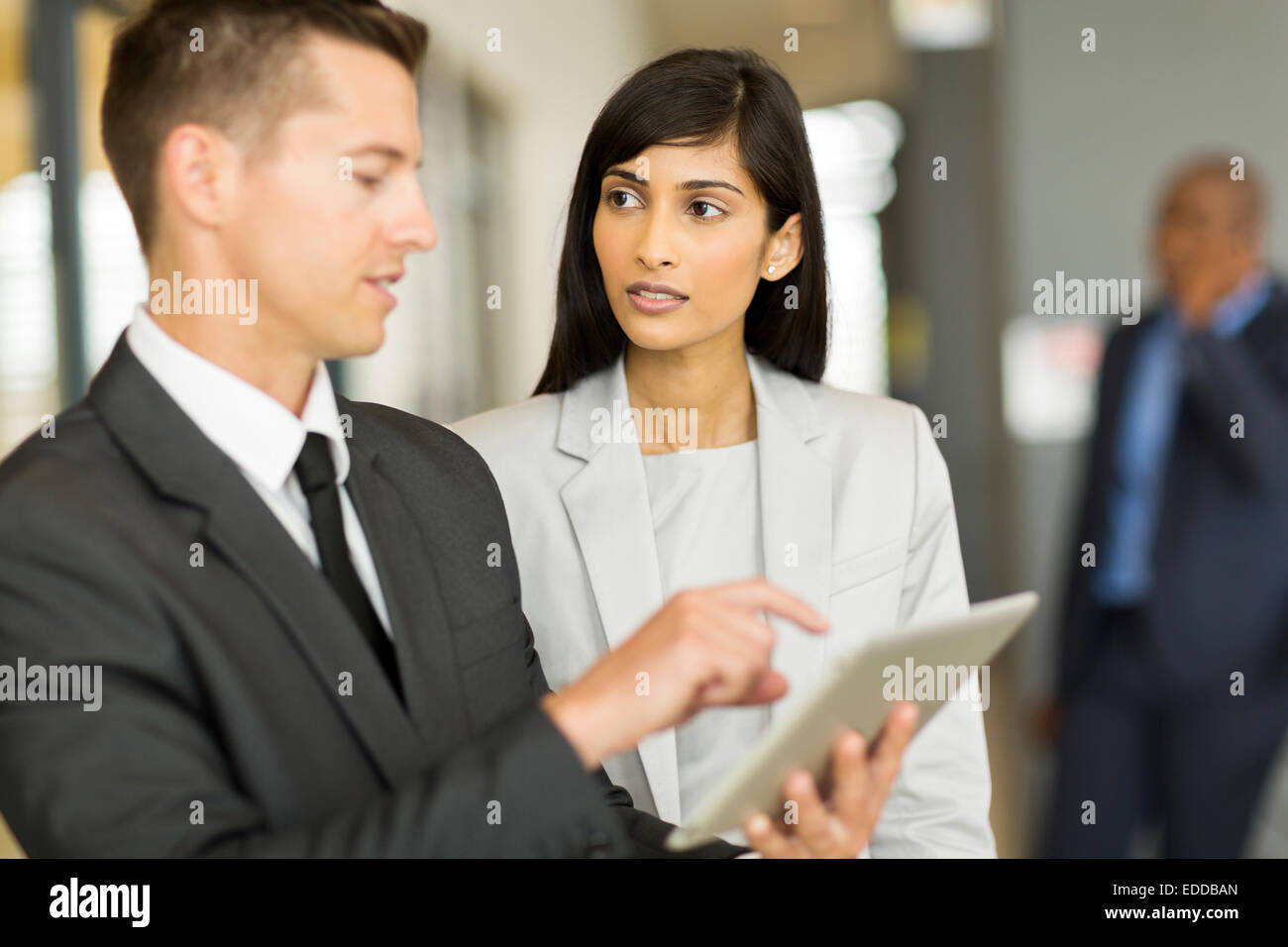 successful entrepreneurs using tablet computer Stock Photo - Alamy
