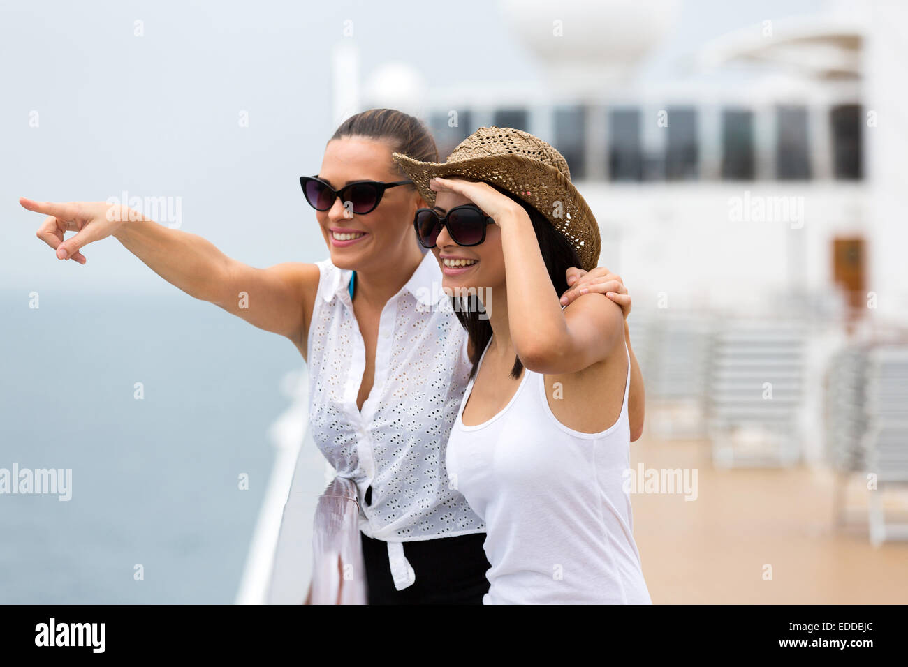 Friends sailing hi-res stock photography and images - Alamy