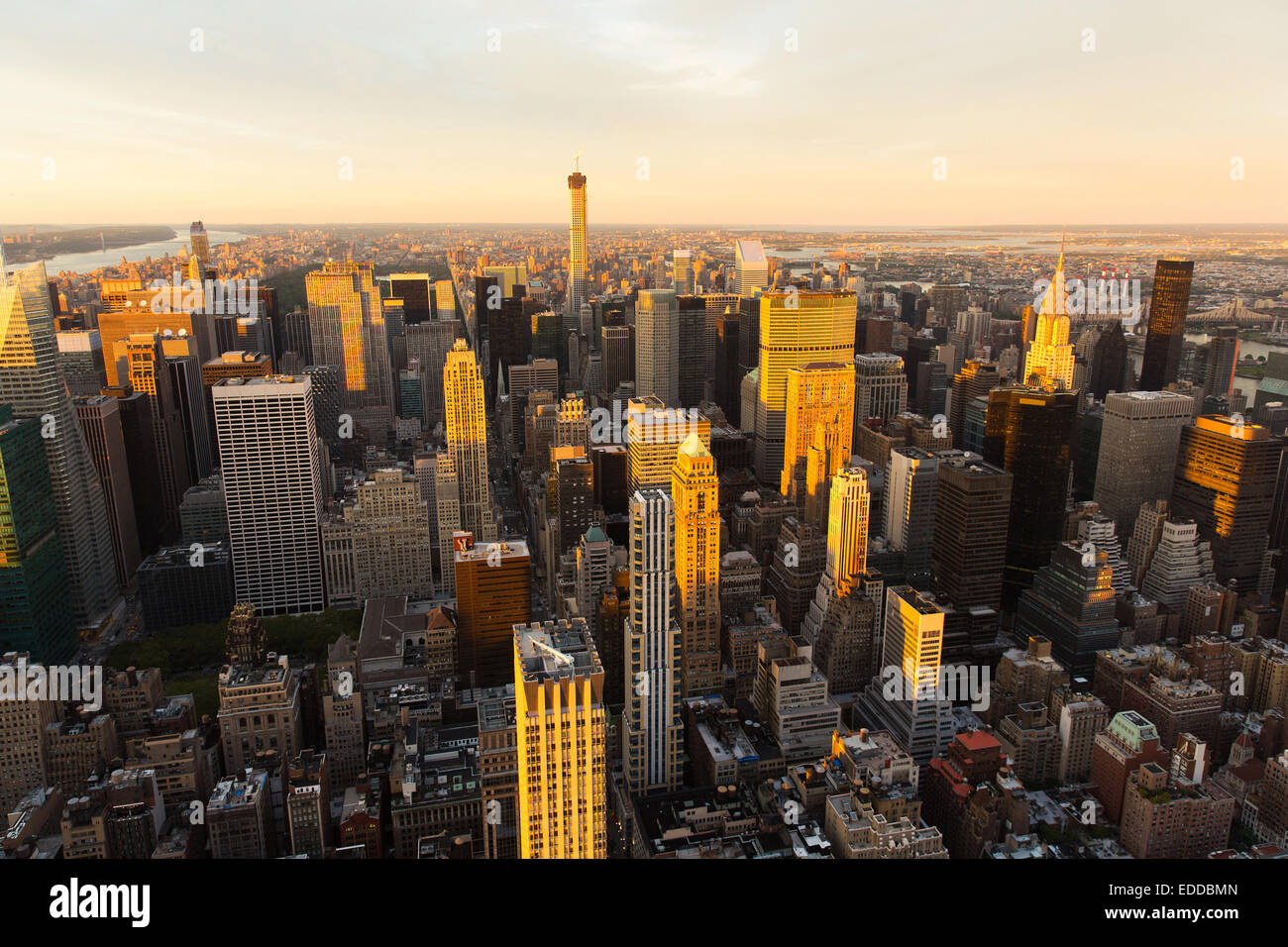 New york skyline sunset hi-res stock photography and images - Alamy