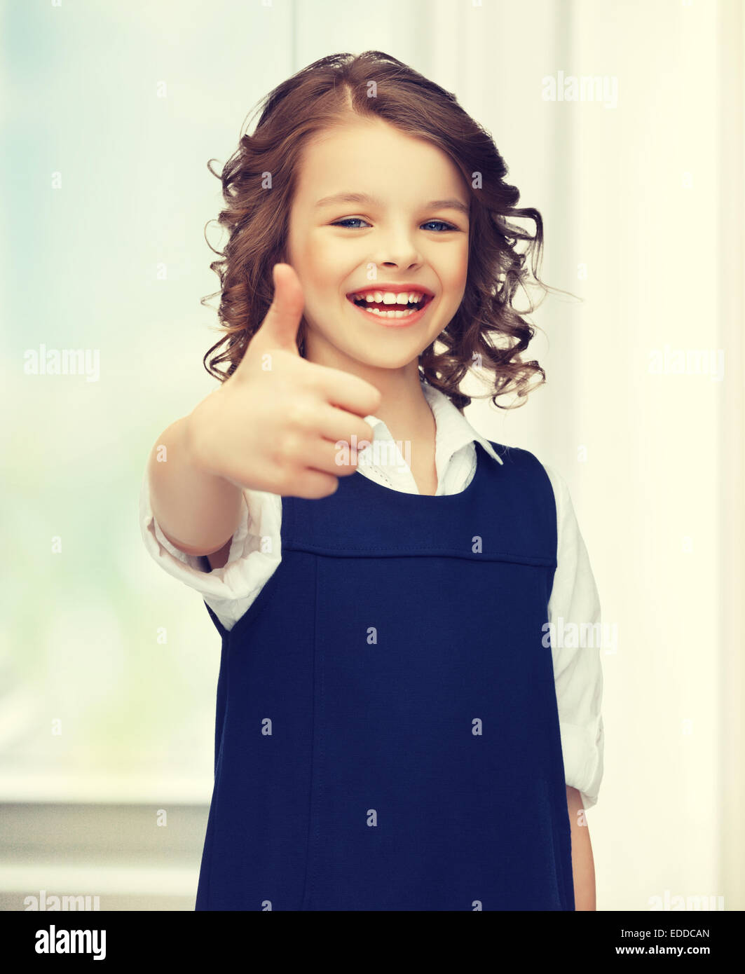 School children showing thumbs up hi-res stock photography and images ...
